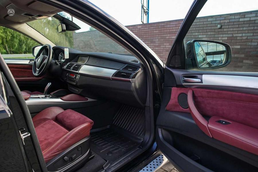 Black BMW X6 2010 in Marijampole, with an engine capacity of 2.99 L and mileage of 243 thousand km for 10450 €, photo 39 on AUTOMOTO.COM.LV