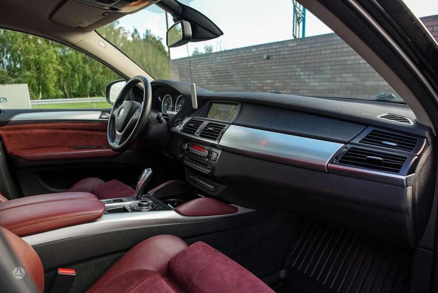 Black BMW X6 2010 in Marijampole, with an engine capacity of 2.99 L and mileage of 243 thousand km for 10450 €, photo 40 on AUTOMOTO.COM.LV