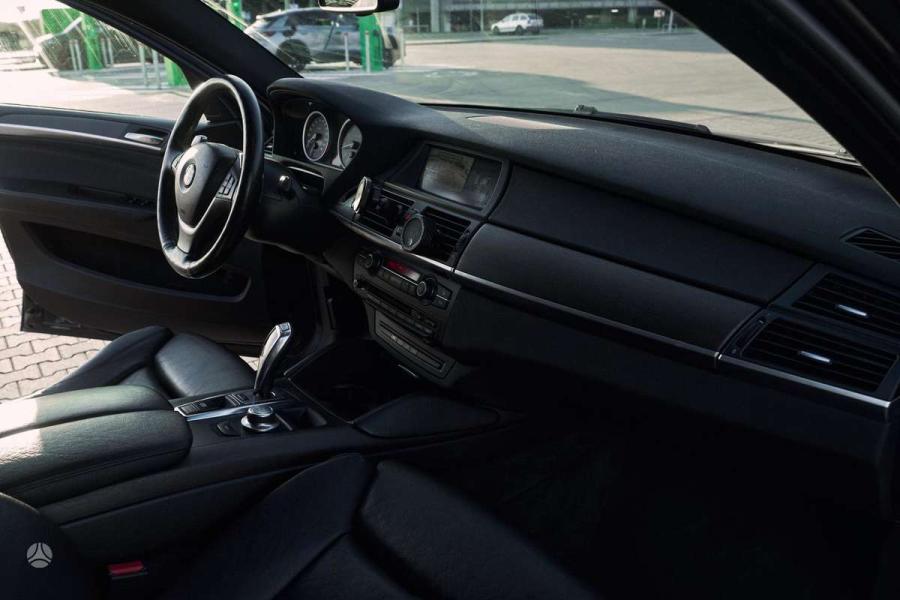 Melns BMW X6 2010 Viļņa, ar dzinēja tilpumu 3.00 L un nobraukumu 245 tūkst. km par 13000 €, foto 20 vietnē AUTOMOTO.COM.LV