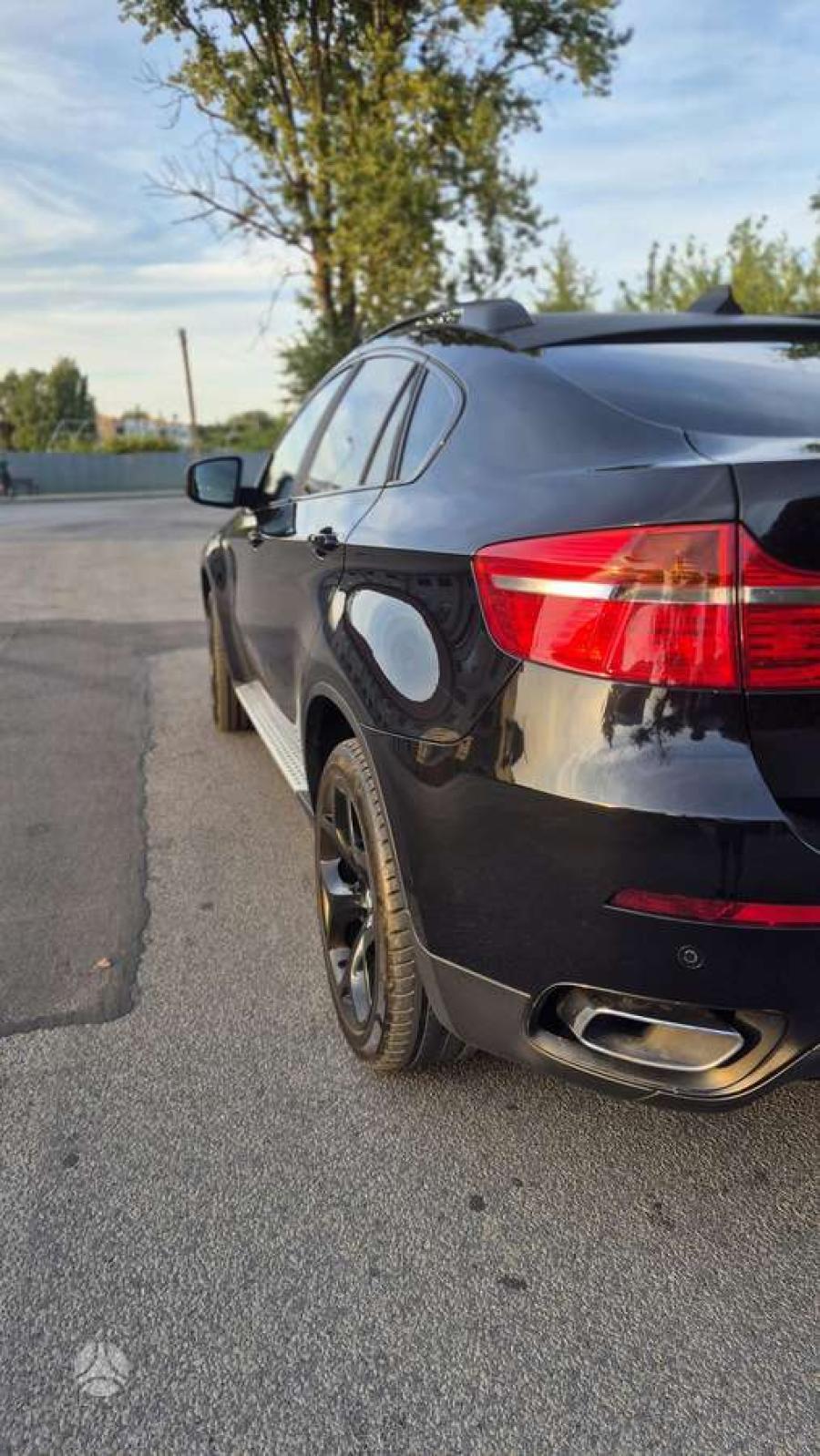 Black BMW X6 2010 in Vilnius, with an engine capacity of 2.99 L and mileage of 278 thousand km for 12450 €, photo 3 on AUTOMOTO.COM.LV