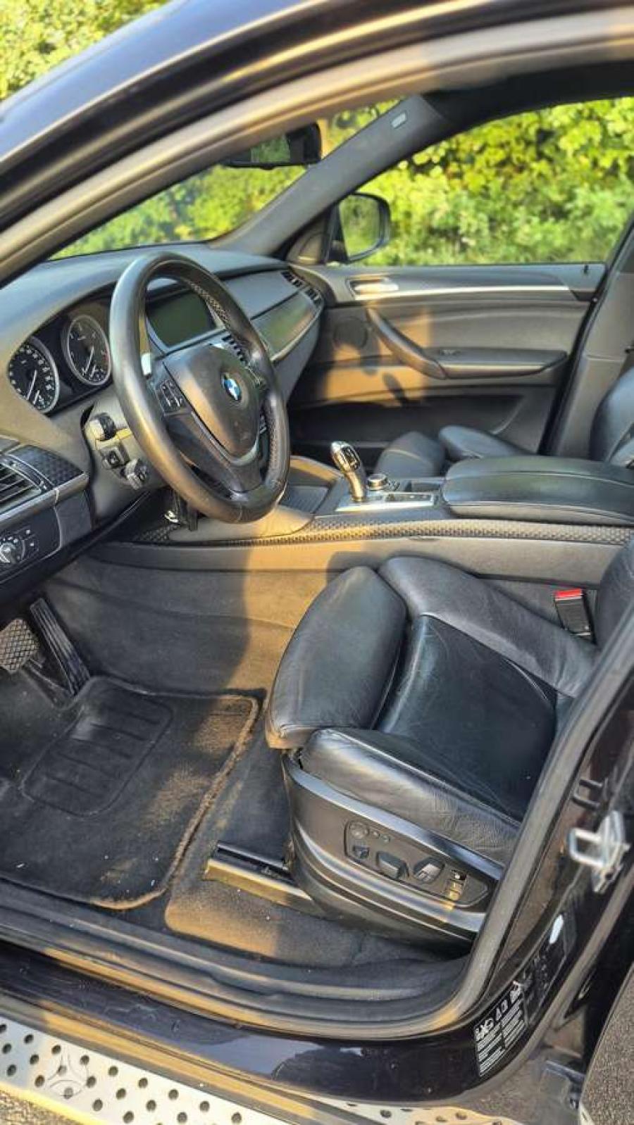 Black BMW X6 2010 in Vilnius, with an engine capacity of 2.99 L and mileage of 278 thousand km for 12450 €, photo 9 on AUTOMOTO.COM.LV