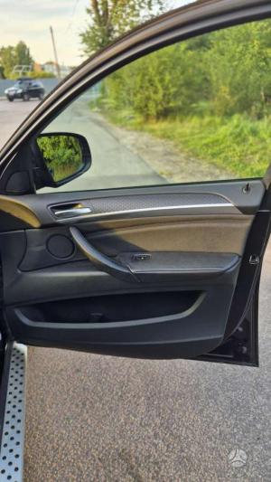 Black BMW X6 2010 in Vilnius, with an engine capacity of 2.99 L and mileage of 278 thousand km for 12450 €, photo 15 on AUTOMOTO.COM.LV