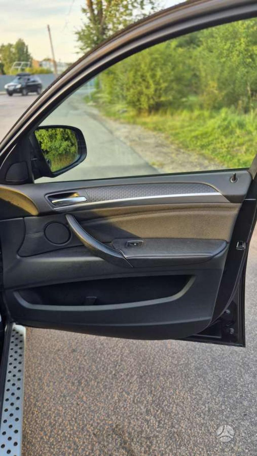 Black BMW X6 2010 in Vilnius, with an engine capacity of 2.99 L and mileage of 278 thousand km for 12450 €, photo 15 on AUTOMOTO.COM.LV