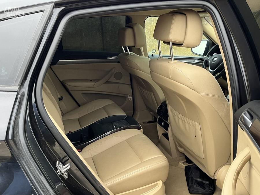 Black BMW X6 2010 in Ariogala, with an engine capacity of 3.00 L and mileage of 140 thousand km for 6550 €, photo 9 on AUTOMOTO.COM.LV