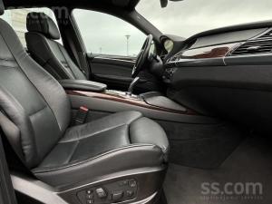Black BMW X6 2011 in Riga, with an engine capacity of 3.00 L and mileage of 266 thousand km for 13950 €, photo 10 on AUTOMOTO.COM.LV
