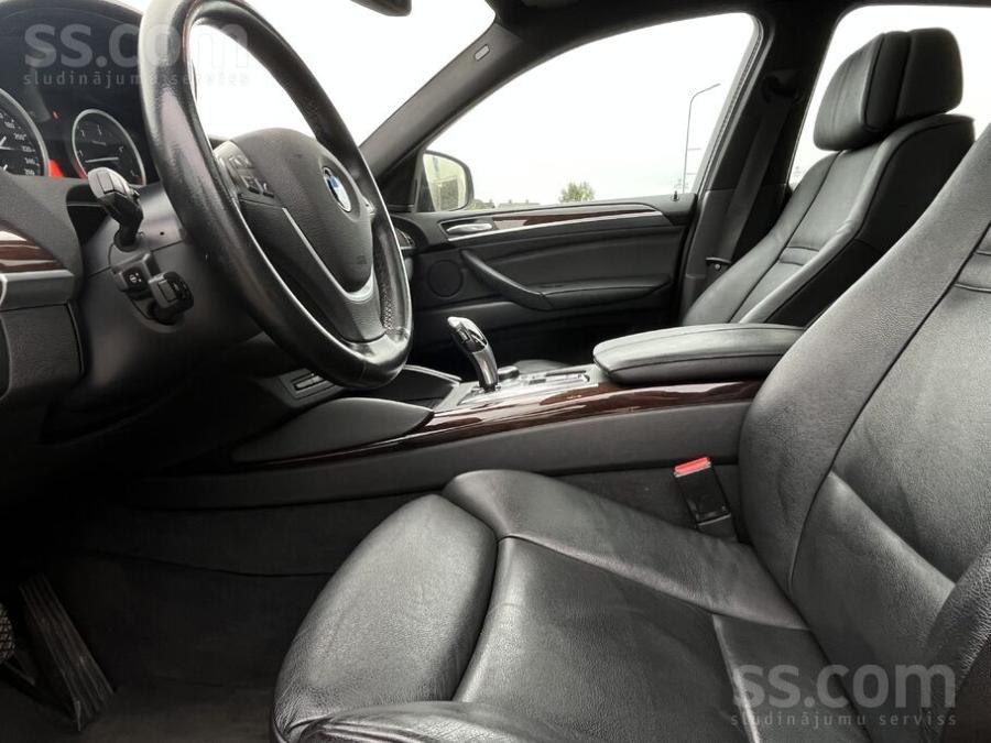 Black BMW X6 2011 in Riga, with an engine capacity of 3.00 L and mileage of 266 thousand km for 13950 €, photo 11 on AUTOMOTO.COM.LV