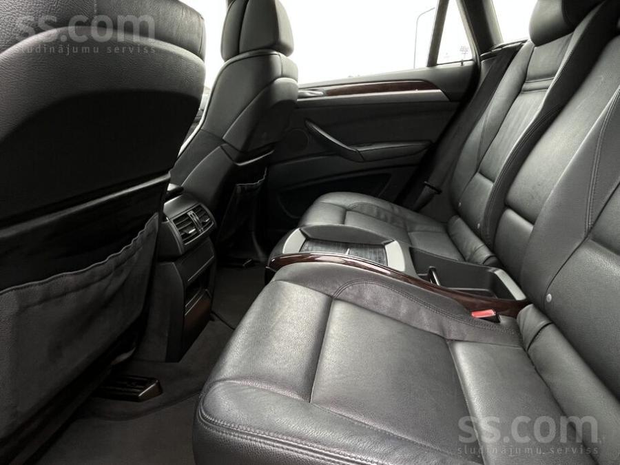 Black BMW X6 2011 in Riga, with an engine capacity of 3.00 L and mileage of 266 thousand km for 13950 €, photo 12 on AUTOMOTO.COM.LV