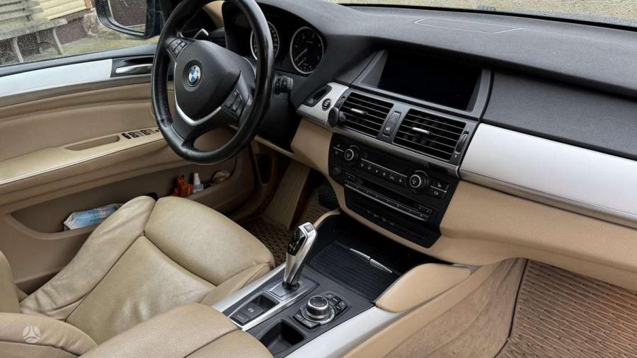 Melns BMW X6 2011 Trakai, ar dzinēja tilpumu 2.99 L un nobraukumu 342 tūkst. km par 11000 €, foto 25 vietnē AUTOMOTO.COM.LV