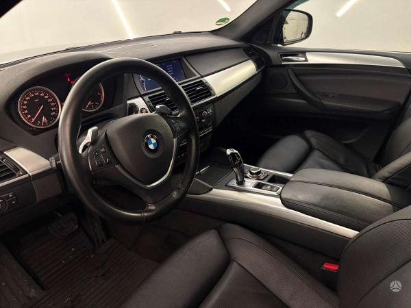Black BMW X6 2011 in Marijampole, with an engine capacity of 2.99 L and mileage of 300 thousand km for 13450 €, photo 2 on AUTOMOTO.COM.LV