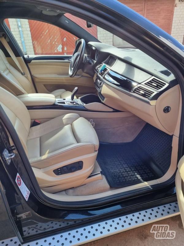 Black BMW X6 2011 in Marijampole, with an engine capacity of 3.00 L and mileage of 284 thousand km for 15000 €, photo 10 on AUTOMOTO.COM.LV