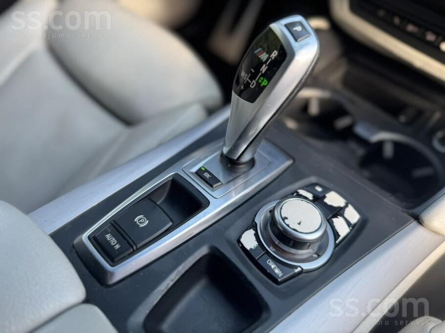 Black BMW X6 2011 in Riga, with an engine capacity of 4.40 L and mileage of 322 thousand km for 9950 €, photo 18 on AUTOMOTO.COM.LV