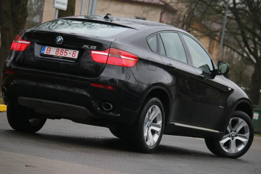 Black BMW X6 2011 in Riga, with an engine capacity of 3.00 L and mileage of 265 thousand km for 12790 €, photo 3 on AUTOMOTO.COM.LV