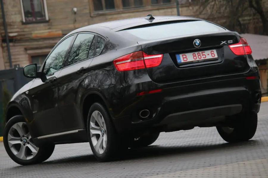 Black BMW X6 2011 in Riga, with an engine capacity of 3.00 L and mileage of 265 thousand km for 12790 €, photo 5 on AUTOMOTO.COM.LV