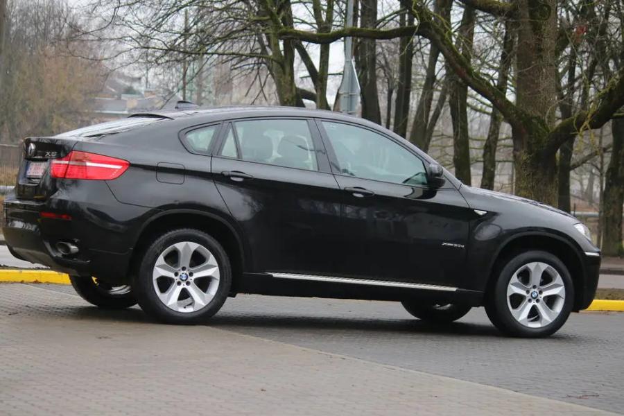 Black BMW X6 2011 in Riga, with an engine capacity of 3.00 L and mileage of 265 thousand km for 12790 €, photo 7 on AUTOMOTO.COM.LV