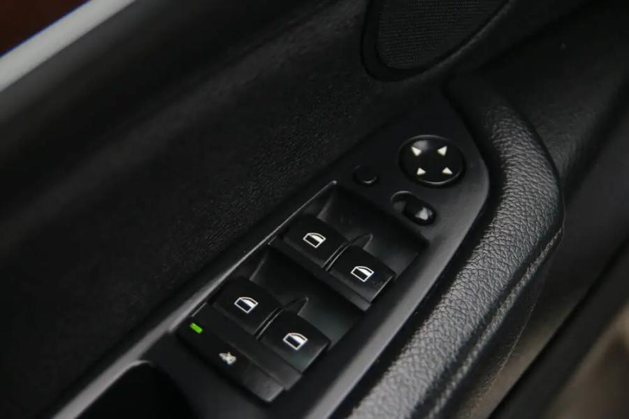 Black BMW X6 2011 in Riga, with an engine capacity of 3.00 L and mileage of 265 thousand km for 12790 €, photo 9 on AUTOMOTO.COM.LV