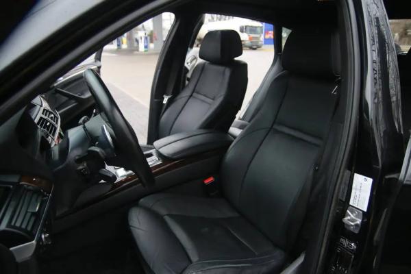 Black BMW X6 2011 in Riga, with an engine capacity of 3.00 L and mileage of 265 thousand km for 12790 €, photo 9 on AUTOMOTO.COM.LV