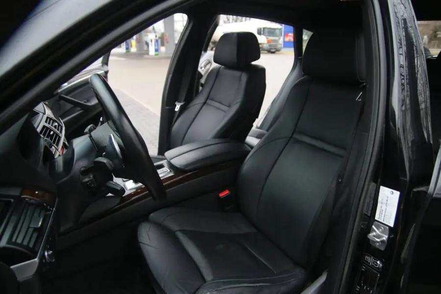 Black BMW X6 2011 in Riga, with an engine capacity of 3.00 L and mileage of 265 thousand km for 12790 €, photo 10 on AUTOMOTO.COM.LV