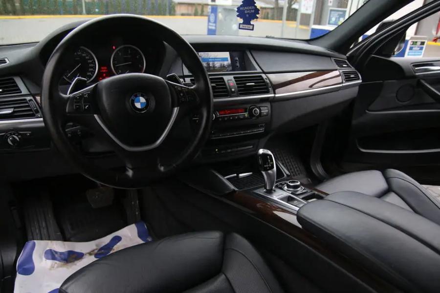 Black BMW X6 2011 in Riga, with an engine capacity of 3.00 L and mileage of 265 thousand km for 12790 €, photo 11 on AUTOMOTO.COM.LV