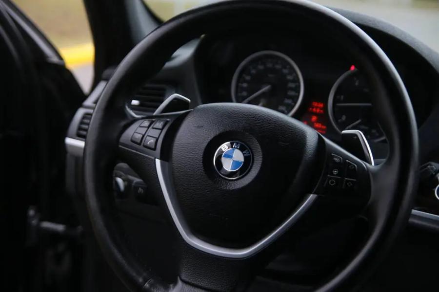Black BMW X6 2011 in Riga, with an engine capacity of 3.00 L and mileage of 265 thousand km for 12790 €, photo 13 on AUTOMOTO.COM.LV