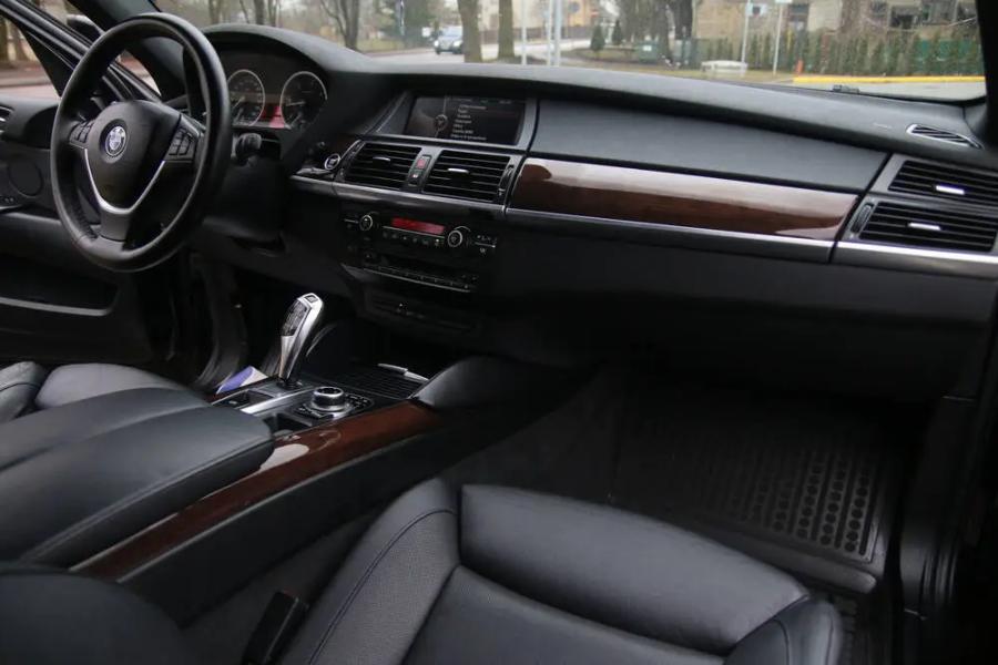Black BMW X6 2011 in Riga, with an engine capacity of 3.00 L and mileage of 265 thousand km for 12790 €, photo 14 on AUTOMOTO.COM.LV