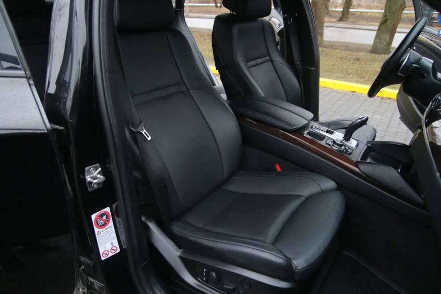 Black BMW X6 2011 in Riga, with an engine capacity of 3.00 L and mileage of 265 thousand km for 12790 €, photo 16 on AUTOMOTO.COM.LV