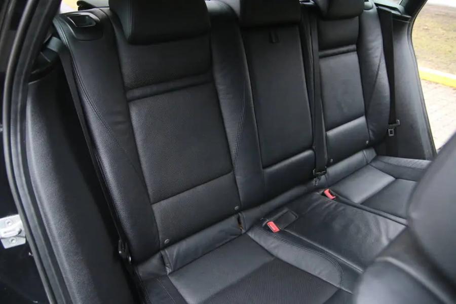 Black BMW X6 2011 in Riga, with an engine capacity of 3.00 L and mileage of 265 thousand km for 12790 €, photo 19 on AUTOMOTO.COM.LV