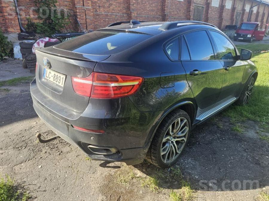 Black BMW X6 2011 in Riga, with an engine capacity of 3.00 L and mileage of 339 thousand km for 6999 €, photo 4 on AUTOMOTO.COM.LV