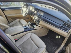 Black BMW X6 2011 in Riga, with an engine capacity of 3.00 L and mileage of 339 thousand km for 6999 €, photo 5 on AUTOMOTO.COM.LV