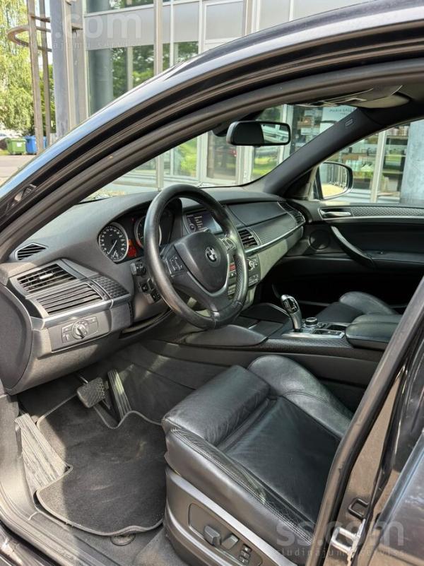 Black BMW X6 2011 in Riga, with an engine capacity of 3.00 L and mileage of 0 thousand km for 12500 €, photo 5 on AUTOMOTO.COM.LV