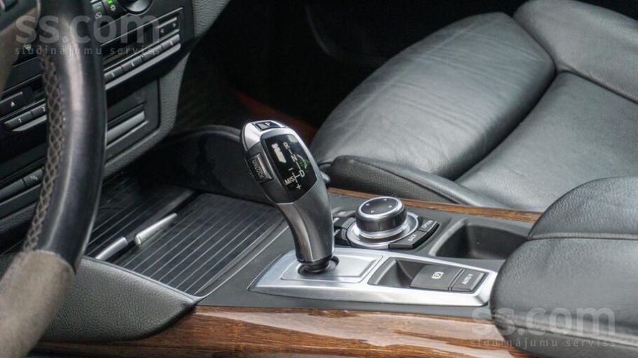 Black BMW X6 2011 in Riga, with an engine capacity of 3.00 L and mileage of 230 thousand km for 12190 €, photo 15 on AUTOMOTO.COM.LV