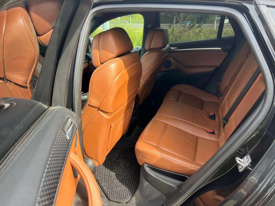 Black BMW X6 2011 in Vilnius, with an engine capacity of 2.99 L and mileage of 159 thousand km for 11800 €, photo 6 on AUTOMOTO.COM.LV