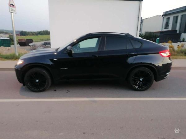 Black BMW X6 2012 in Vilnius, with an engine capacity of 3.00 L and mileage of 500 thousand km for 10300 €, photo 4 on AUTOMOTO.COM.LV