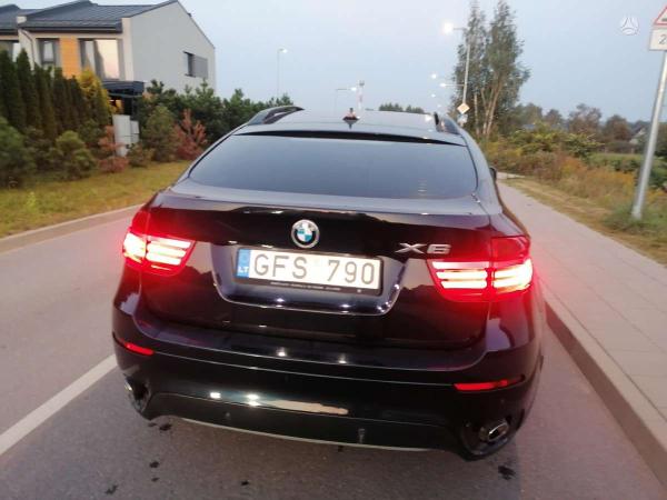 Black BMW X6 2012 in Vilnius, with an engine capacity of 3.00 L and mileage of 500 thousand km for 10300 €, photo 8 on AUTOMOTO.COM.LV