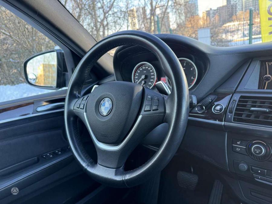 Black BMW X6 2012 in Vilnius, with an engine capacity of 2.99 L and mileage of 180 thousand km for 14000 €, photo 11 on AUTOMOTO.COM.LV