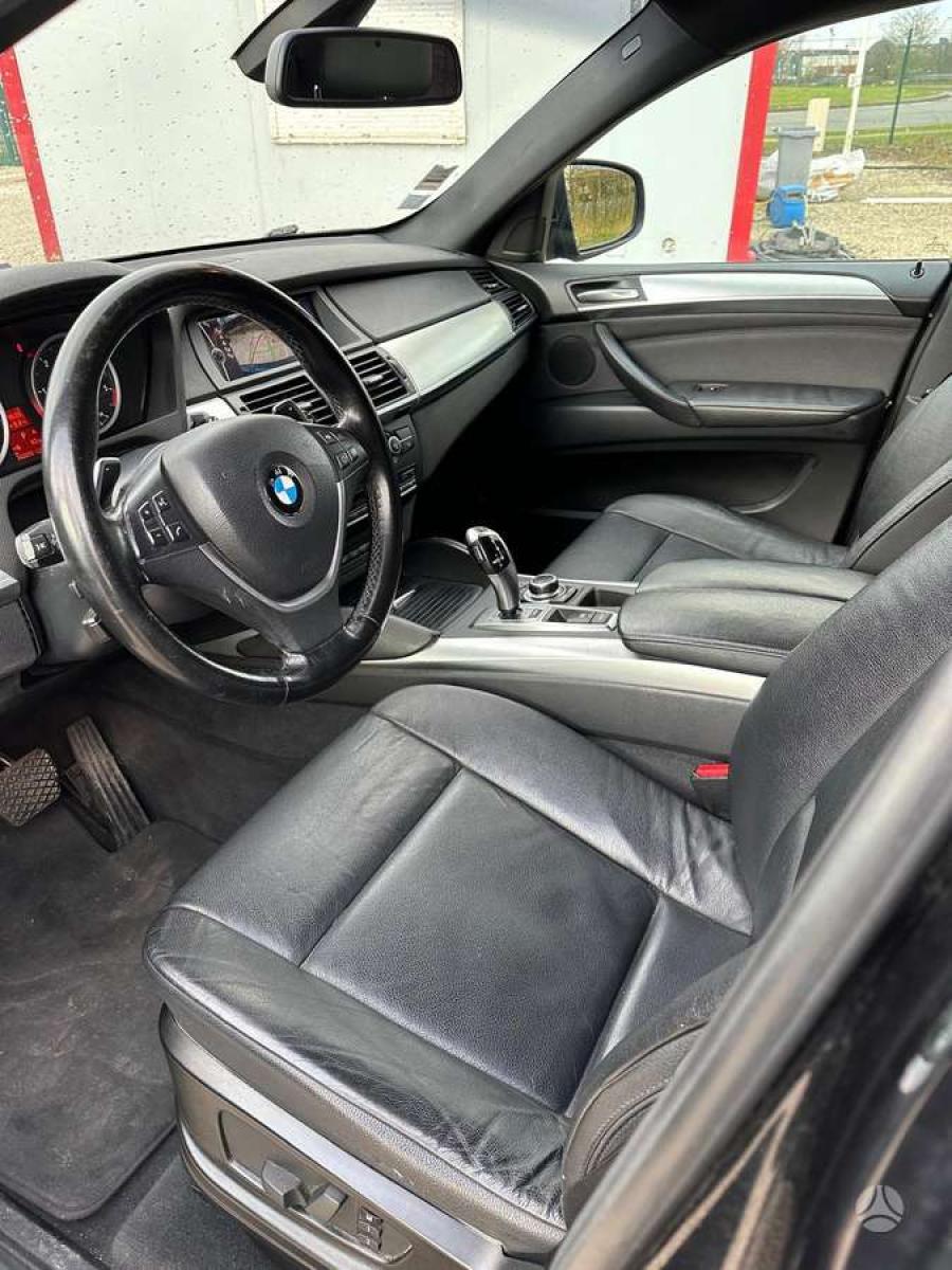 Black BMW X6 2012 in Taurage, with an engine capacity of 2.99 L and mileage of 270 thousand km for 8800 €, photo 4 on AUTOMOTO.COM.LV