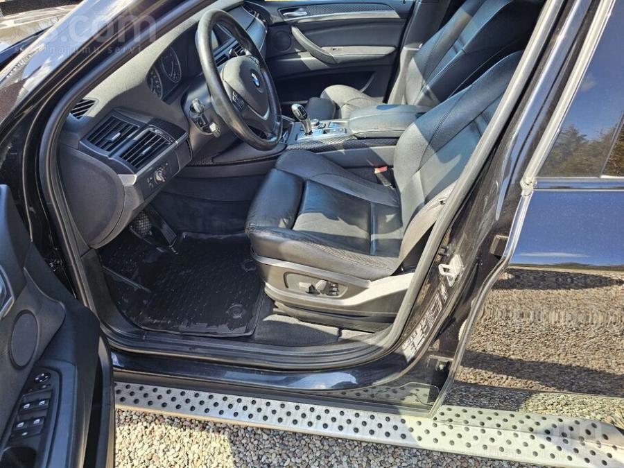 Black BMW X6 2012 in Jelgava, with an engine capacity of 3.00 L and mileage of 257 thousand km for 12800 €, photo 17 on AUTOMOTO.COM.LV