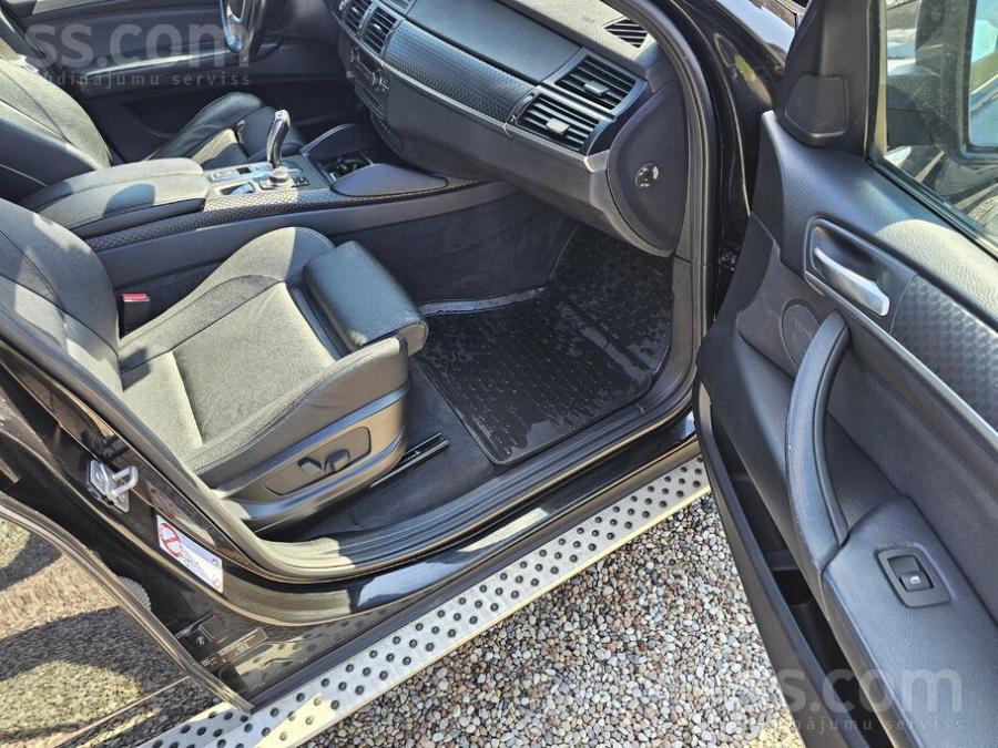 Black BMW X6 2012 in Jelgava, with an engine capacity of 3.00 L and mileage of 257 thousand km for 12800 €, photo 19 on AUTOMOTO.COM.LV