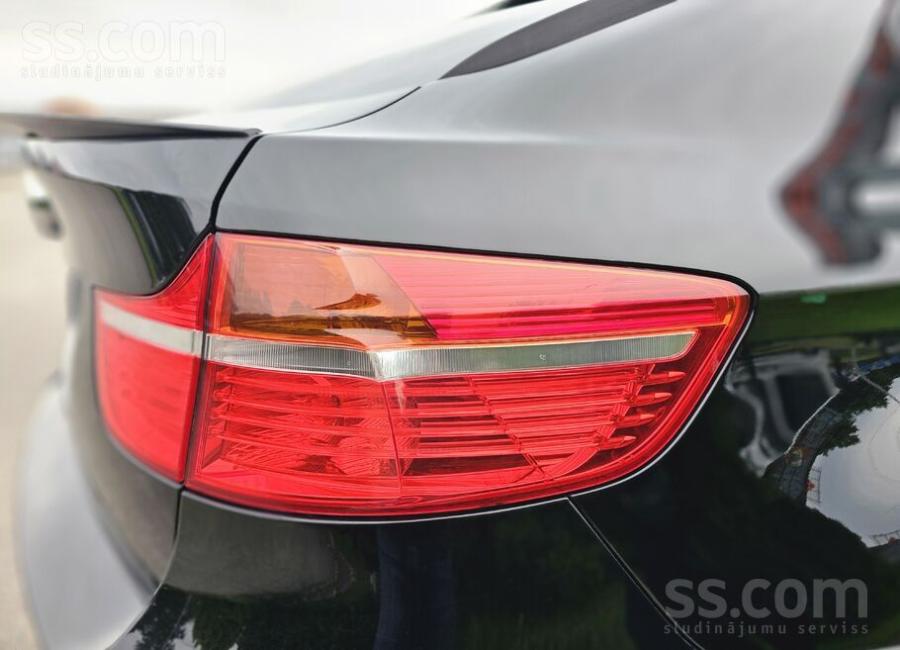 Black BMW X6 2012 in Riga, with an engine capacity of 3.00 L and mileage of 200 thousand km for 12900 €, photo 8 on AUTOMOTO.COM.LV