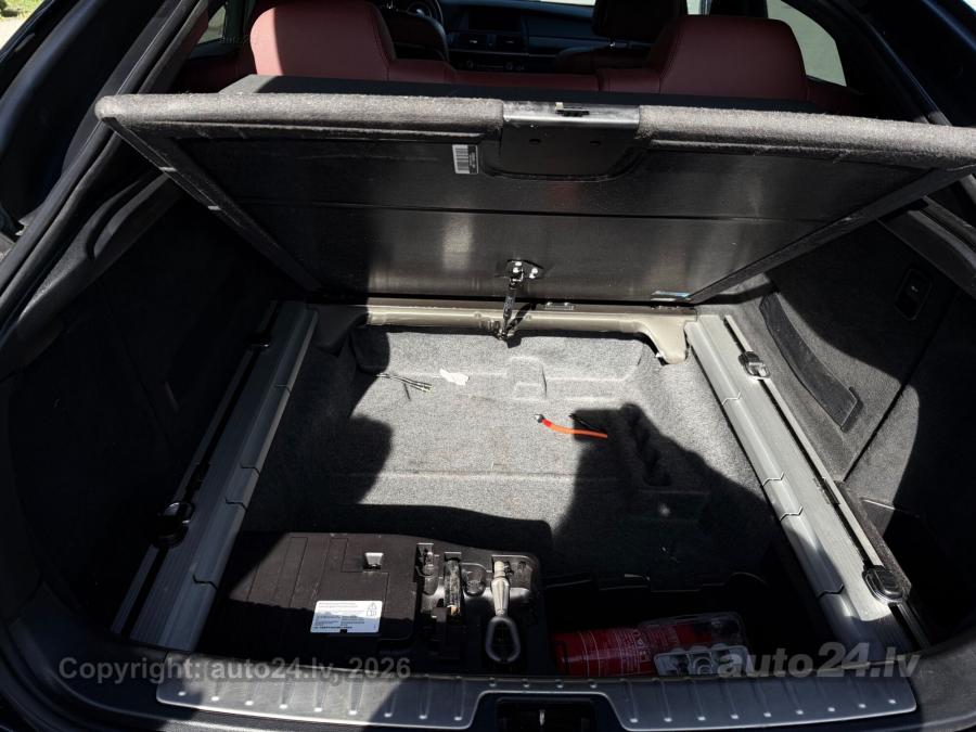 Melns BMW X6 2012 Tallina, ar dzinēja tilpumu 3.00 L un nobraukumu 214 tūkst. km par 14000 €, foto 13 vietnē AUTOMOTO.COM.LV