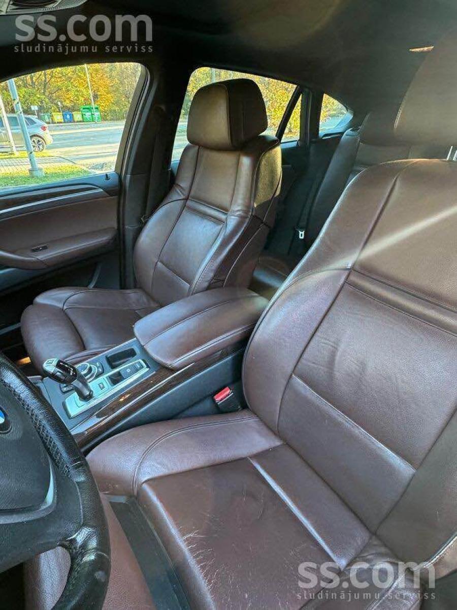 Black BMW X6 2012 in Riga, with an engine capacity of 3.00 L and mileage of 340 thousand km for 12800 €, photo 9 on AUTOMOTO.COM.LV