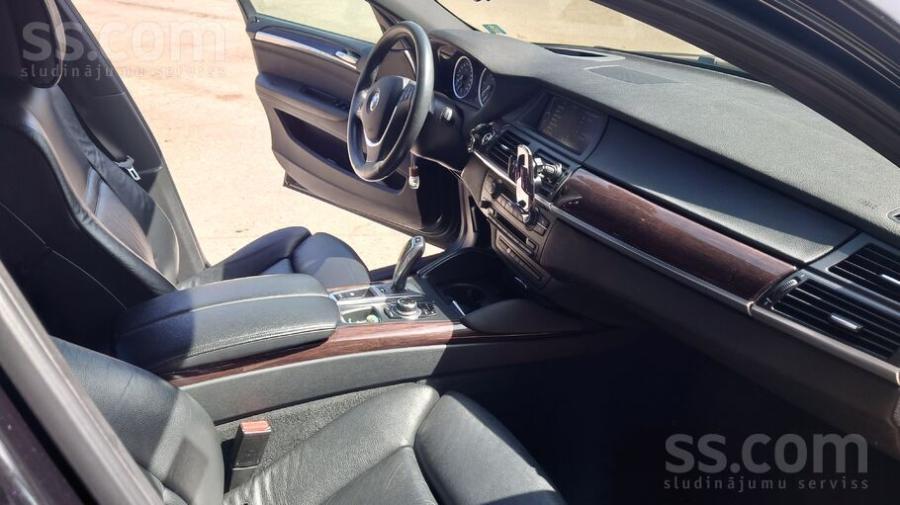 Black BMW X6 2013 in Jurmala, with an engine capacity of 3.00 L and mileage of 276 thousand km for 25450 €, photo 25 on AUTOMOTO.COM.LV