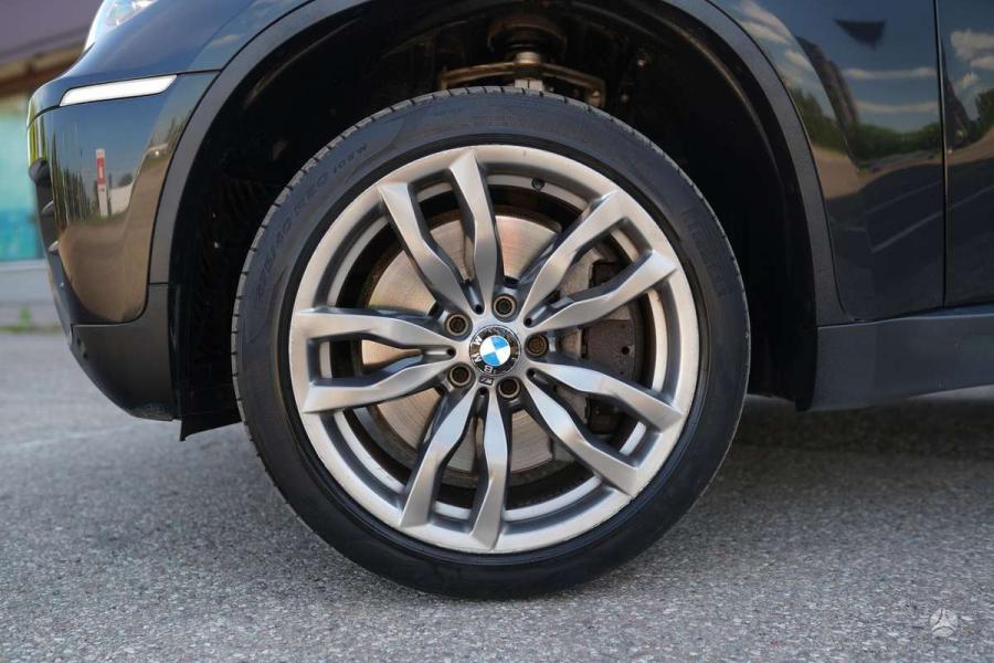 Black BMW X6 2013 in Vilnius, with an engine capacity of 2.99 L and mileage of 340 thousand km for 15250 €, photo 12 on AUTOMOTO.COM.LV