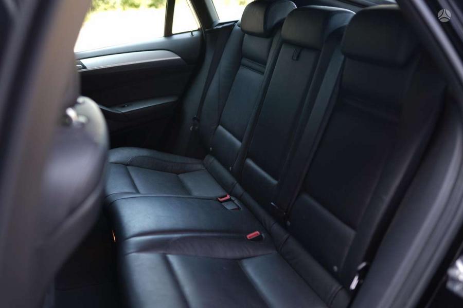Black BMW X6 2013 in Vilnius, with an engine capacity of 2.99 L and mileage of 340 thousand km for 15250 €, photo 17 on AUTOMOTO.COM.LV