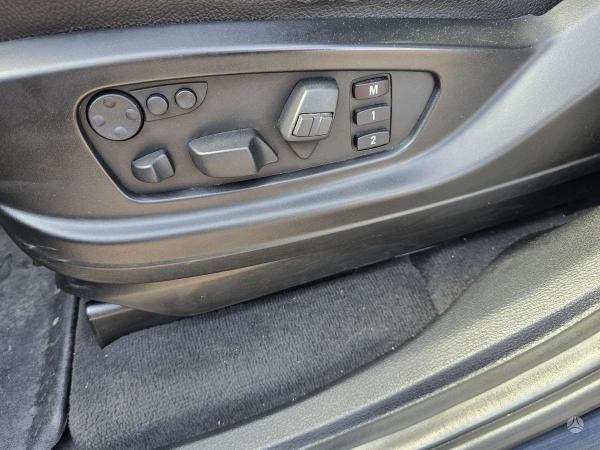 Black BMW X6 2013 in Siauliai, with an engine capacity of 2.99 L and mileage of 302 thousand km for 7900 €, photo 9 on AUTOMOTO.COM.LV