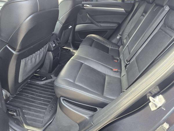 Black BMW X6 2013 in Siauliai, with an engine capacity of 2.99 L and mileage of 302 thousand km for 7900 €, photo 10 on AUTOMOTO.COM.LV