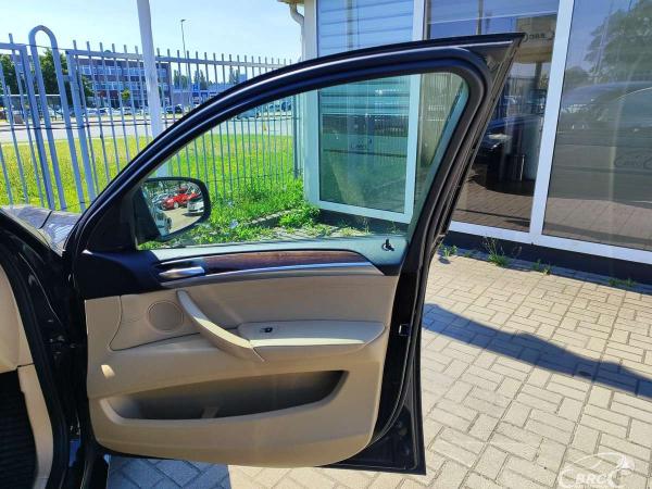 Black BMW X6 2013 in Klaipeda, with an engine capacity of 3.00 L and mileage of 212 thousand km for 11500 €, photo 7 on AUTOMOTO.COM.LV
