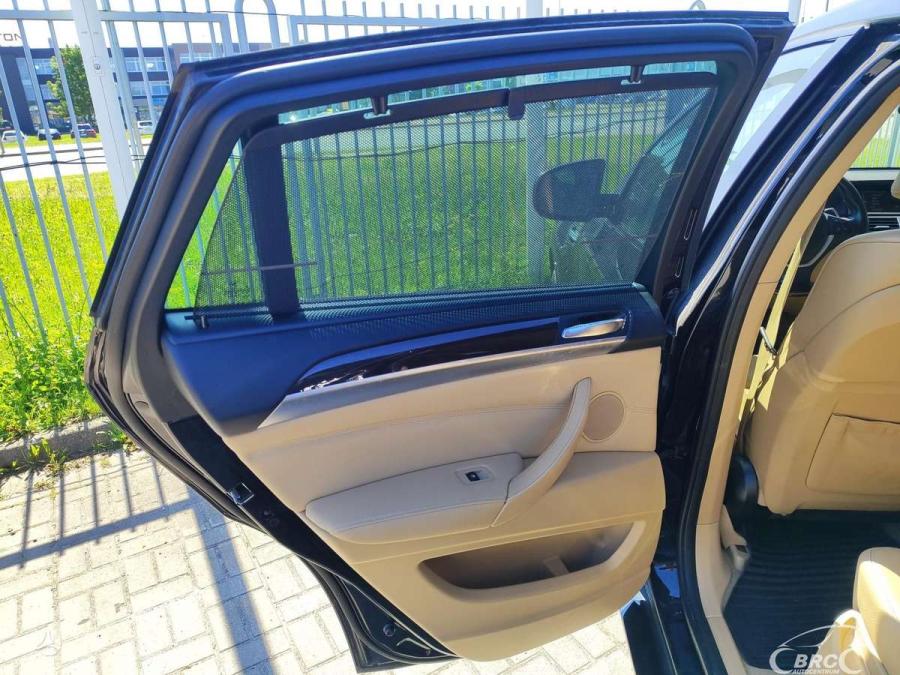 Black BMW X6 2013 in Klaipeda, with an engine capacity of 3.00 L and mileage of 212 thousand km for 11500 €, photo 16 on AUTOMOTO.COM.LV
