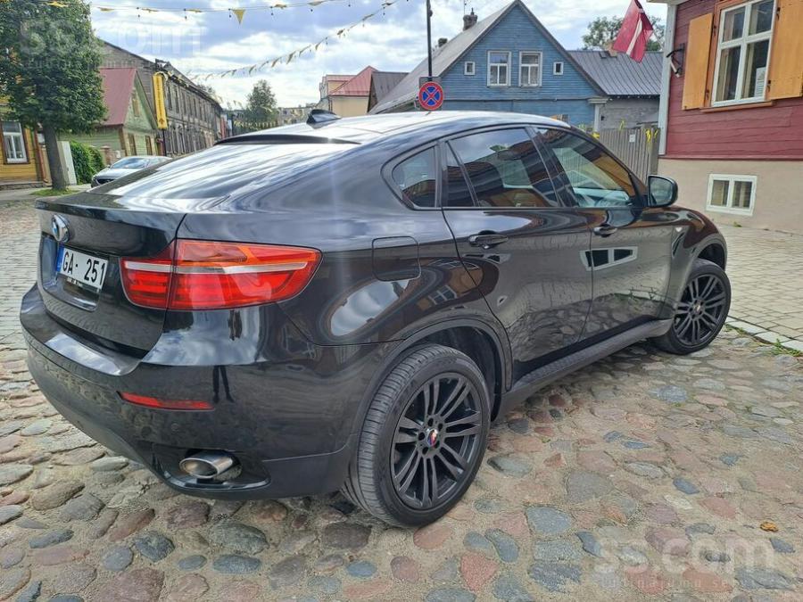 Black BMW X6 2013 in Jelgava, with an engine capacity of 3.00 L and mileage of 228 thousand km for 17600 €, photo 5 on AUTOMOTO.COM.LV