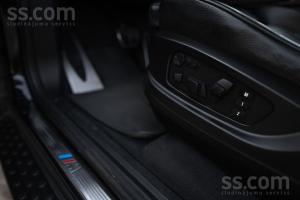 Black BMW X6 2013 in Jelgava, with an engine capacity of 3.00 L and mileage of 228 thousand km for 17600 €, photo 15 on AUTOMOTO.COM.LV