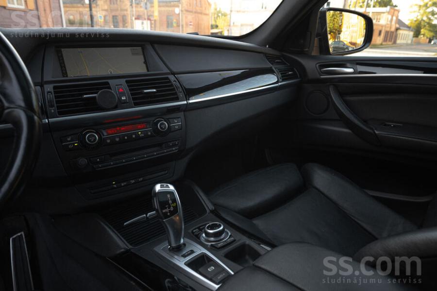 Black BMW X6 2013 in Jelgava, with an engine capacity of 3.00 L and mileage of 228 thousand km for 17600 €, photo 18 on AUTOMOTO.COM.LV